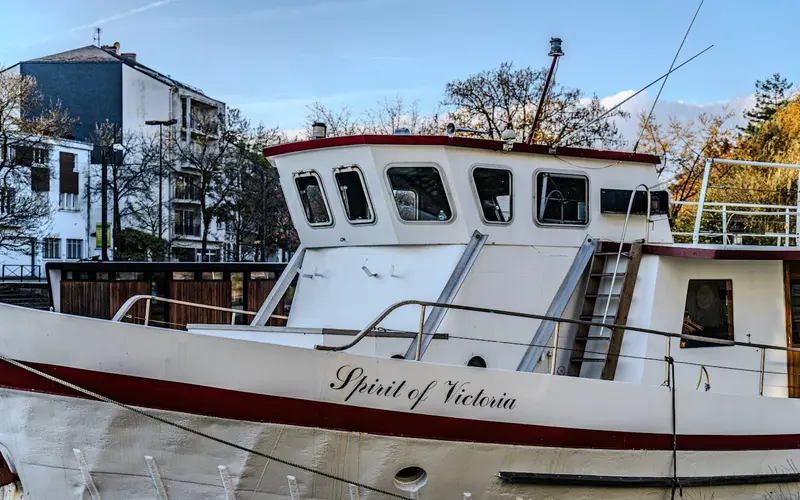 Small Fishing Boat Types Explained: Flat Bottom, Aluminum, Fiberglass ...