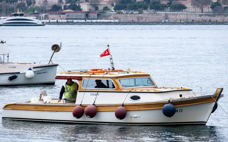 Small Fishing Boat Types Explained: Flat Bottom, Aluminum, Fiberglass ...