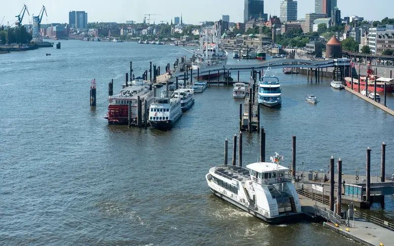 Small Fishing Boat Types Explained: Flat Bottom, Aluminum, Fiberglass ...