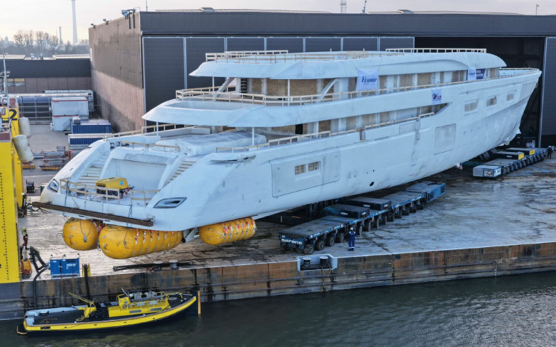 First Images 83m272ft Feadship Project 829 Superyacht Hull Emerges ...
