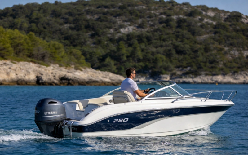 Best Small Yachts for Beginners: Complete Guide to Choosing Your First ...